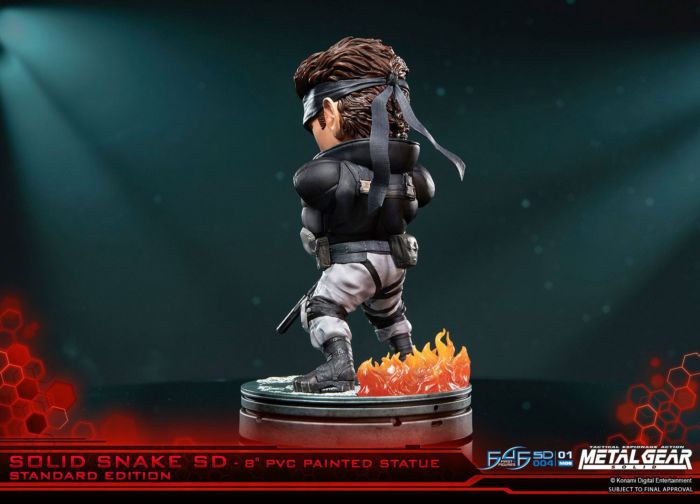 Metal Gear Solid - Solid Snake 8" PVC Statue - Super Retro - Figures